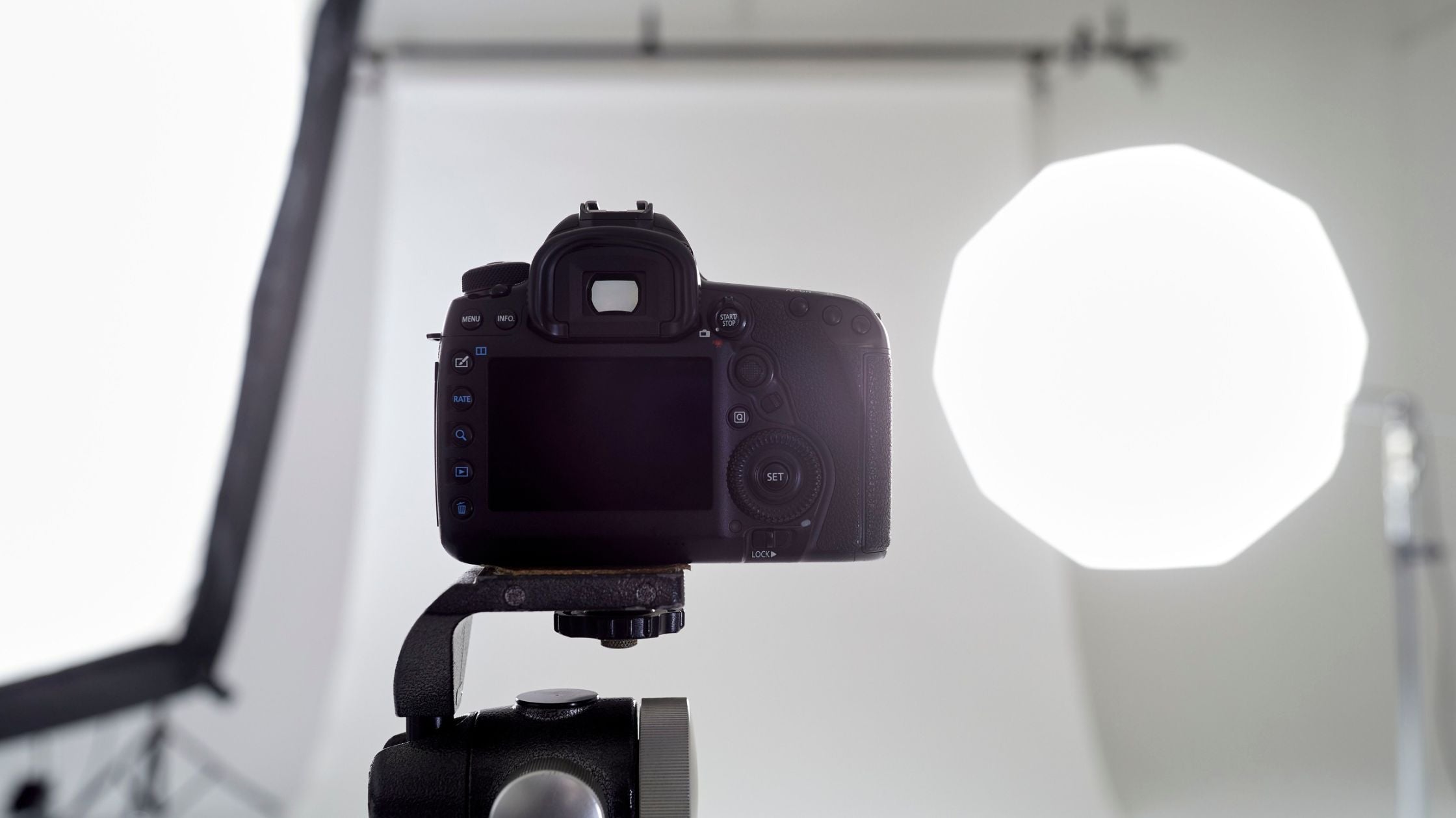 Capture the Perfect Moment: 7 Photography Tricks Every Photographer Sh